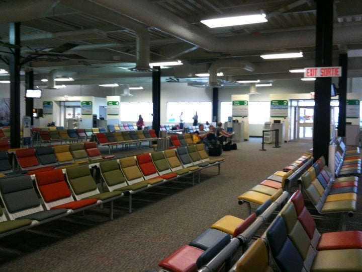 John C Munro Hamilton International Airport-YHM, 9300 Airport Rd W ...