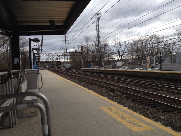 Cos Cob Train Station, 8 Sound Shore Dr, Greenwich, CT - MapQuest