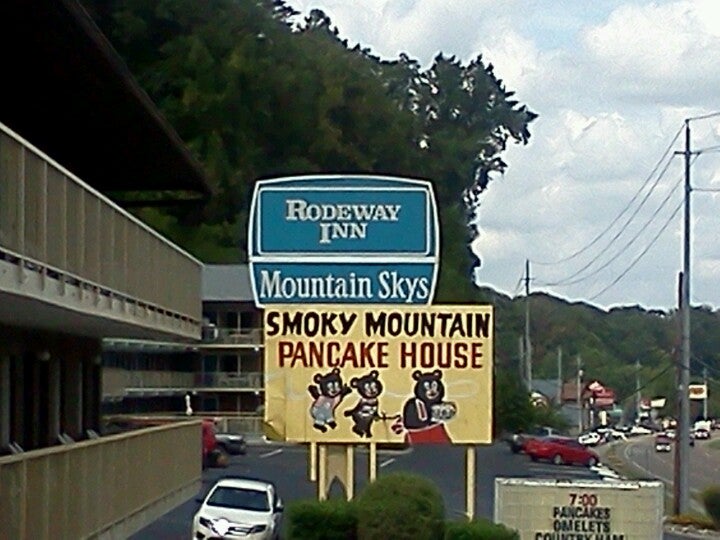 Rodeway Inn, 2905 Parkway, Pigeon Forge, TN - MapQuest