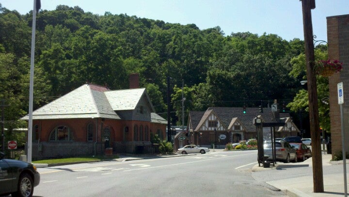 MTA Metro-North Train Station - Brewster, NY, 9 Main St, Brewster, NY ...