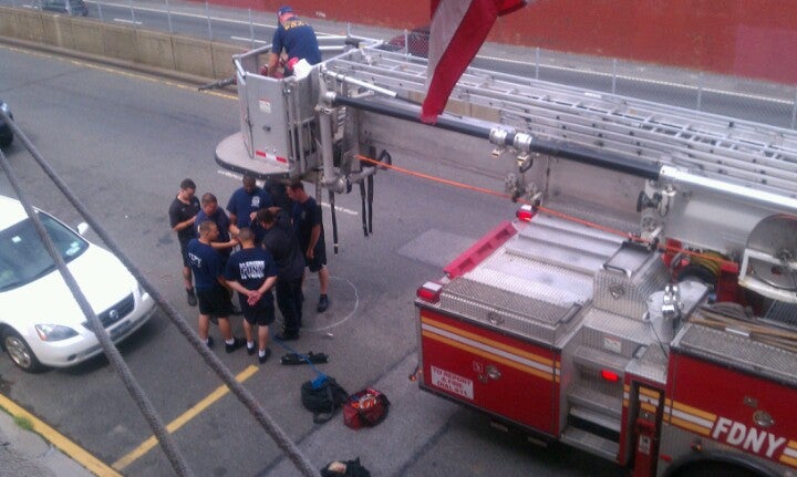 FDNY Engine 89/Ladder 50 The Cookoo's Nest, 2924 Bruckner Blvd, Bronx ...